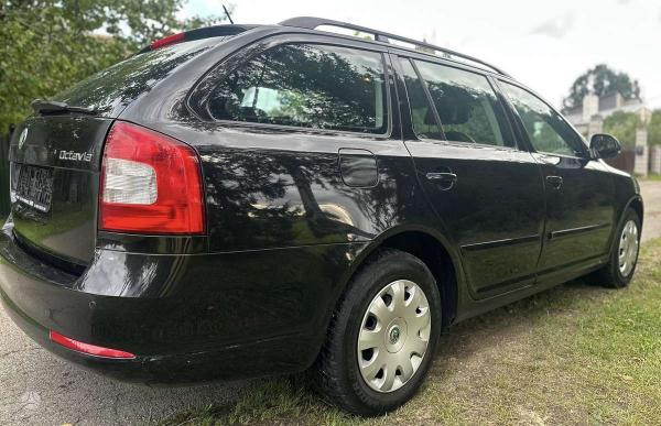 Melns Skoda Octavia 2010 Marijampole, ar dzinēja tilpumu 1.80 L un nobraukumu 210 tūkst. km par 2800 €, foto 7 vietnē AUTOMOTO.COM.LV