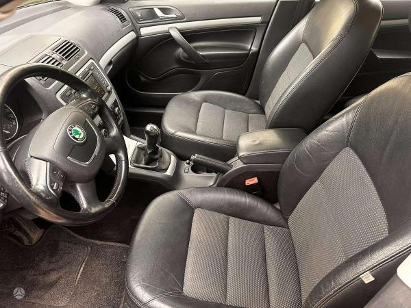 Melns Skoda Octavia 2010 Marijampole, ar dzinēja tilpumu 1.80 L un nobraukumu 210 tūkst. km par 2800 €, foto 9 vietnē AUTOMOTO.COM.LV