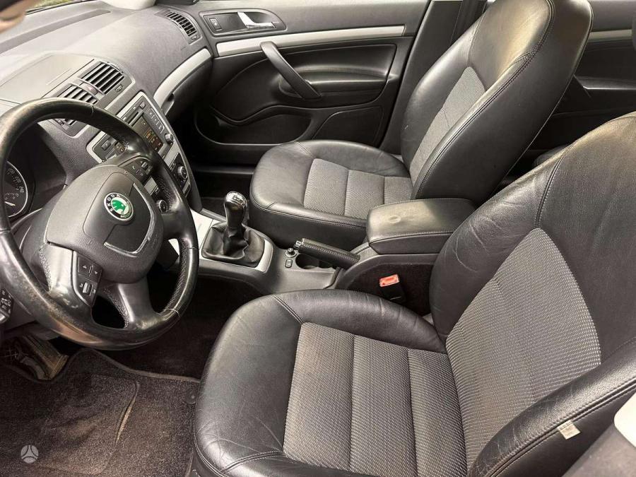 Melns Skoda Octavia 2010 Marijampole, ar dzinēja tilpumu 1.80 L un nobraukumu 210 tūkst. km par 2800 €, foto 9 vietnē AUTOMOTO.COM.LV