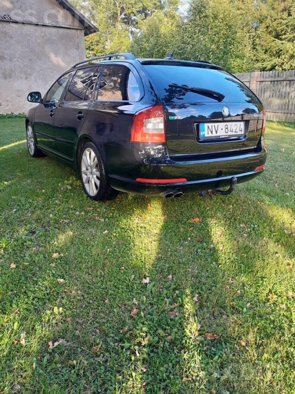 Skoda Octavia 2010 in Tukums on AUTOMOTO.COM.LV Black Skoda Octavia 2010 in Tukums, with an engine capacity of 2.00 L and mileage of 290 thousand km for 3999 €, photo 4 on AUTOMOTO.COM.LV