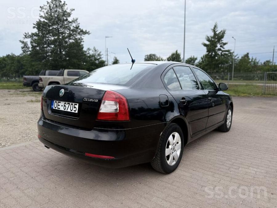 Black Skoda Octavia 2011 in Liepaja, with an engine capacity of 1.40 L and mileage of 269 thousand km for 2600 €, photo 4 on AUTOMOTO.COM.LV