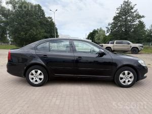 Black Skoda Octavia 2011 in Liepaja, with an engine capacity of 1.40 L and mileage of 269 thousand km for 2600 €, photo 6 on AUTOMOTO.COM.LV