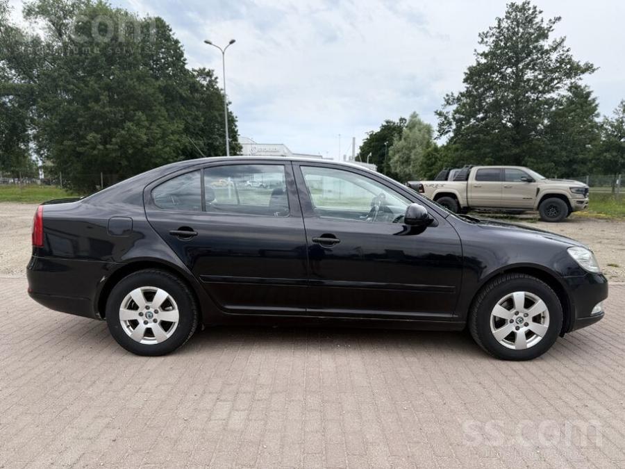Black Skoda Octavia 2011 in Liepaja, with an engine capacity of 1.40 L and mileage of 269 thousand km for 2600 €, photo 6 on AUTOMOTO.COM.LV