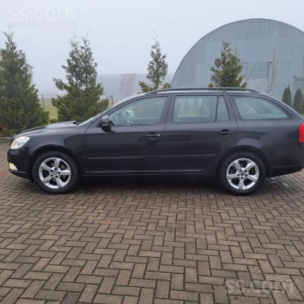Melns Skoda Octavia 2011 Rēzekne, ar dzinēja tilpumu 1.60 L un nobraukumu 0 tūkst. km par 4300 €, foto 3 vietnē AUTOMOTO.COM.LV