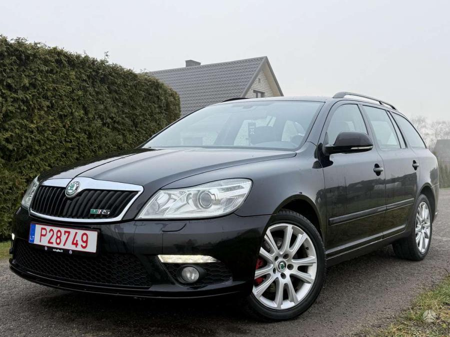 Black Skoda Octavia 2011 in Raseiniai, with an engine capacity of 1.97 L and mileage of 260 thousand km for 3350 €, photo 1 on AUTOMOTO.COM.LV