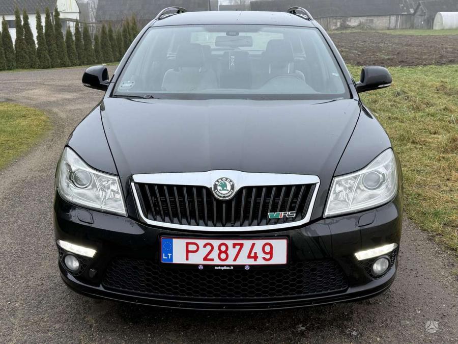 Black Skoda Octavia 2011 in Raseiniai, with an engine capacity of 1.97 L and mileage of 260 thousand km for 3350 €, photo 5 on AUTOMOTO.COM.LV