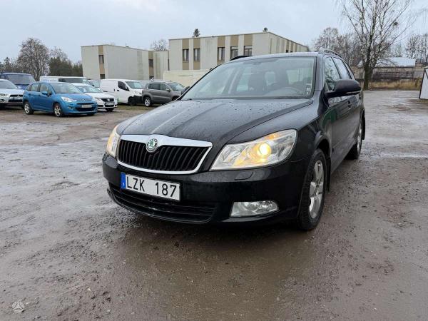 Black Skoda Octavia 2011 in Kaunas, with an engine capacity of 1.80 L and mileage of 231 thousand km for 1750 €, photo 2 on AUTOMOTO.COM.LV