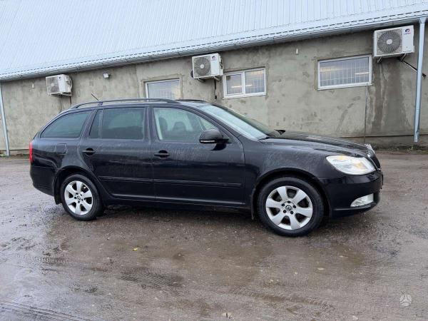 Black Skoda Octavia 2011 in Kaunas, with an engine capacity of 1.80 L and mileage of 231 thousand km for 1750 €, photo 4 on AUTOMOTO.COM.LV