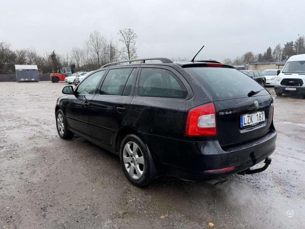 Black Skoda Octavia 2011 in Kaunas, with an engine capacity of 1.80 L and mileage of 231 thousand km for 1750 €, photo 7 on AUTOMOTO.COM.LV