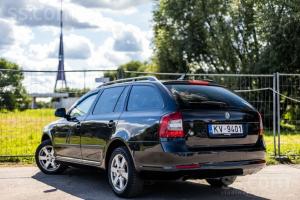 Black Skoda Octavia 2011 in Riga, with an engine capacity of 2.00 L and mileage of 385 thousand km for 2990 €, photo 7 on AUTOMOTO.COM.LV