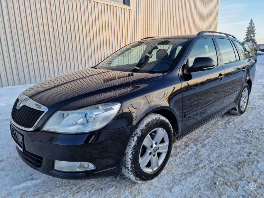 Black Skoda Octavia 2011 in Ukmerge, with an engine capacity of 1.20 L and mileage of 237 thousand km for 2500 €, photo 1 on AUTOMOTO.COM.LV