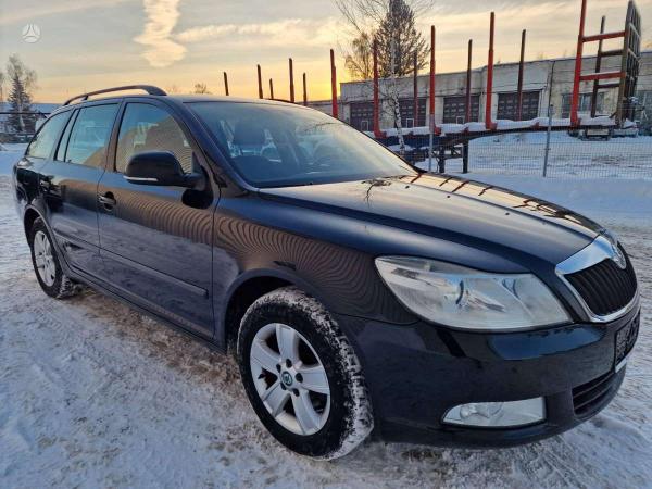 Black Skoda Octavia 2011 in Ukmerge, with an engine capacity of 1.20 L and mileage of 237 thousand km for 2500 €, photo 2 on AUTOMOTO.COM.LV