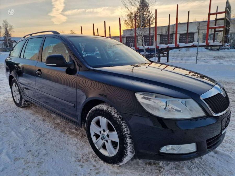 Black Skoda Octavia 2011 in Ukmerge, with an engine capacity of 1.20 L and mileage of 237 thousand km for 2500 €, photo 2 on AUTOMOTO.COM.LV