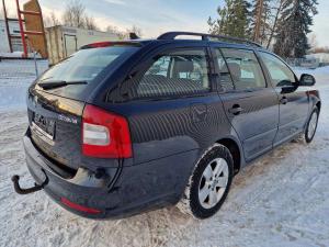 Black Skoda Octavia 2011 in Ukmerge, with an engine capacity of 1.20 L and mileage of 237 thousand km for 2500 €, photo 4 on AUTOMOTO.COM.LV