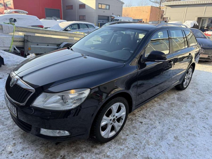 Black Skoda Octavia 2011 in Vilnius, with an engine capacity of 1.20 L and mileage of 313 thousand km for 1950 €, photo 1 on AUTOMOTO.COM.LV