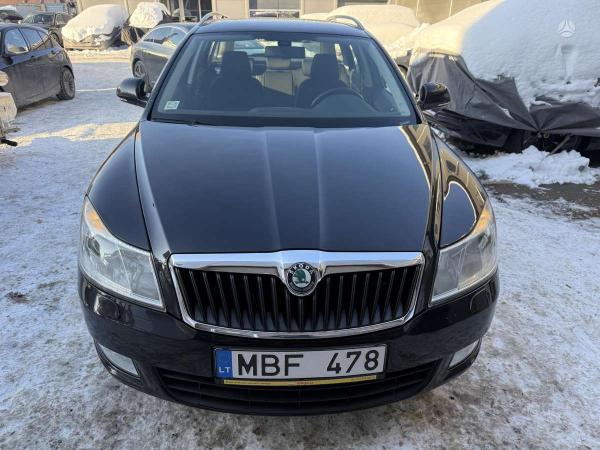 Black Skoda Octavia 2011 in Vilnius, with an engine capacity of 1.20 L and mileage of 313 thousand km for 1950 €, photo 2 on AUTOMOTO.COM.LV
