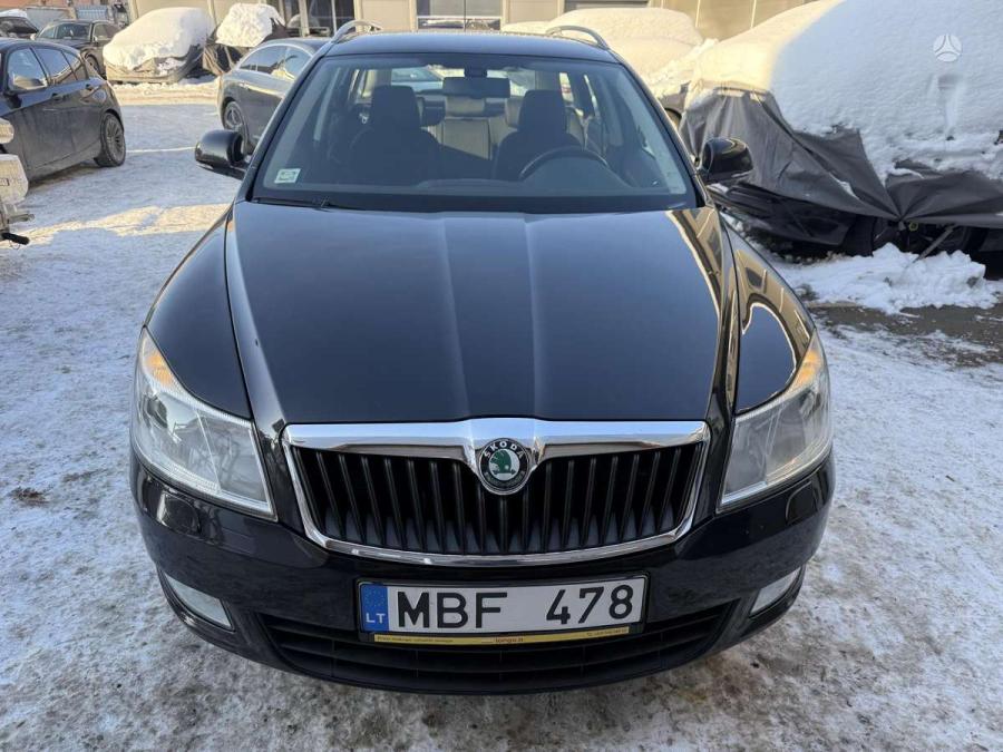 Black Skoda Octavia 2011 in Vilnius, with an engine capacity of 1.20 L and mileage of 313 thousand km for 1950 €, photo 2 on AUTOMOTO.COM.LV