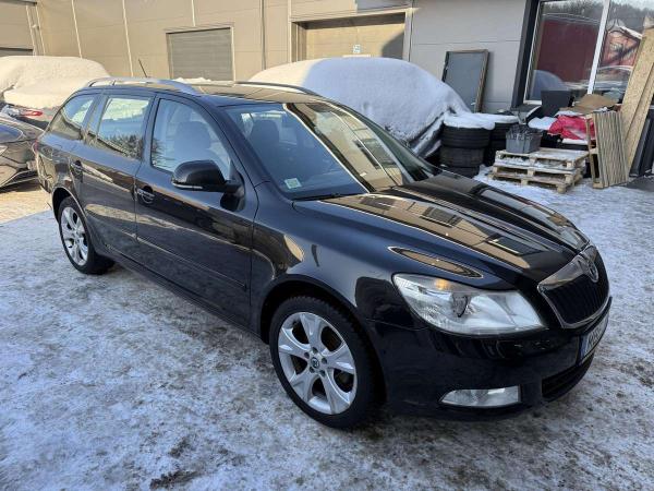 Black Skoda Octavia 2011 in Vilnius, with an engine capacity of 1.20 L and mileage of 313 thousand km for 1950 €, photo 3 on AUTOMOTO.COM.LV