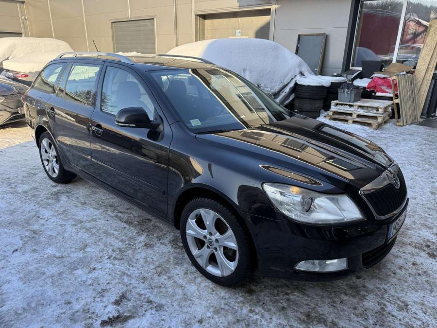 Black Skoda Octavia 2011 in Vilnius, with an engine capacity of 1.20 L and mileage of 313 thousand km for 1950 €, photo 3 on AUTOMOTO.COM.LV