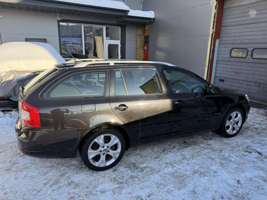 Black Skoda Octavia 2011 in Vilnius, with an engine capacity of 1.20 L and mileage of 313 thousand km for 1950 €, photo 4 on AUTOMOTO.COM.LV
