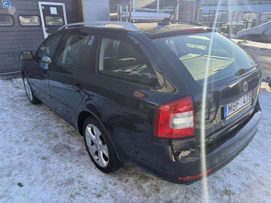 Black Skoda Octavia 2011 in Vilnius, with an engine capacity of 1.20 L and mileage of 313 thousand km for 1950 €, photo 6 on AUTOMOTO.COM.LV