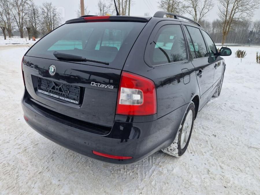 Black Skoda Octavia 2011 in Ogre, with an engine capacity of 1.40 L and mileage of 231 thousand km for 5750 €, photo 2 on AUTOMOTO.COM.LV