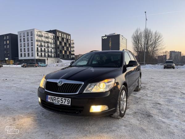 Black Skoda Octavia 2011 in Vilnius, with an engine capacity of 1.60 L and mileage of 426 thousand km for 1800 €, photo 1 on AUTOMOTO.COM.LV