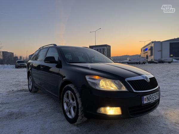 Black Skoda Octavia 2011 in Vilnius, with an engine capacity of 1.60 L and mileage of 426 thousand km for 1800 €, photo 2 on AUTOMOTO.COM.LV