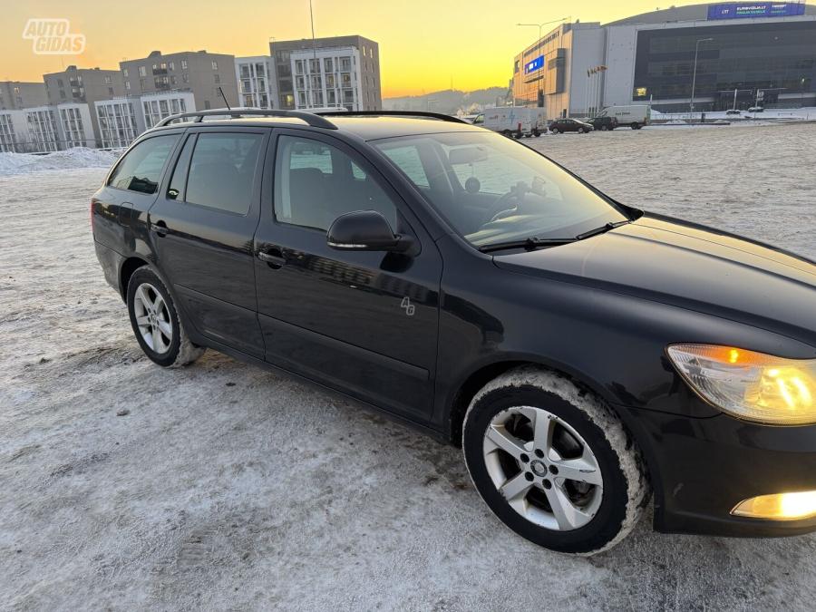 Black Skoda Octavia 2011 in Vilnius, with an engine capacity of 1.60 L and mileage of 426 thousand km for 1800 €, photo 3 on AUTOMOTO.COM.LV