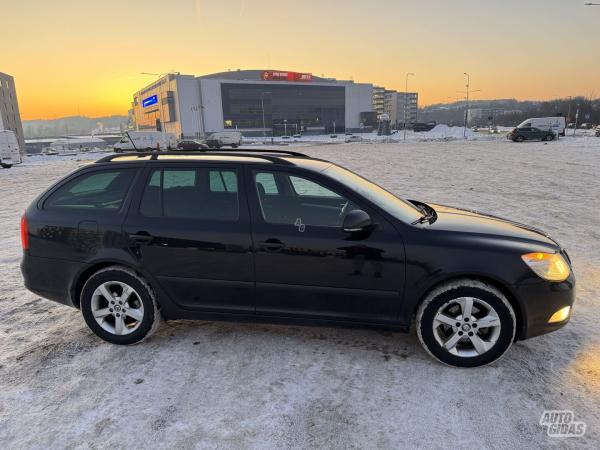 Black Skoda Octavia 2011 in Vilnius, with an engine capacity of 1.60 L and mileage of 426 thousand km for 1800 €, photo 4 on AUTOMOTO.COM.LV