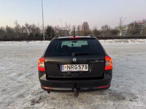 Black Skoda Octavia 2011 in Vilnius, with an engine capacity of 1.60 L and mileage of 426 thousand km for 1800 €, photo 6 on AUTOMOTO.COM.LV