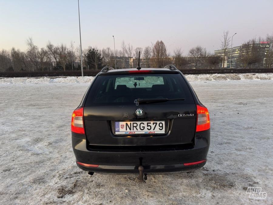 Black Skoda Octavia 2011 in Vilnius, with an engine capacity of 1.60 L and mileage of 426 thousand km for 1800 €, photo 6 on AUTOMOTO.COM.LV