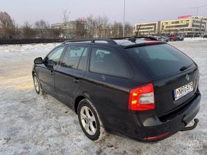 Black Skoda Octavia 2011 in Vilnius, with an engine capacity of 1.60 L and mileage of 426 thousand km for 1800 €, photo 7 on AUTOMOTO.COM.LV