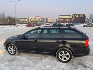 Black Skoda Octavia 2011 in Vilnius, with an engine capacity of 1.60 L and mileage of 426 thousand km for 1800 €, photo 8 on AUTOMOTO.COM.LV