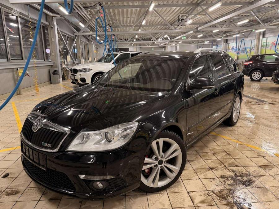 Black Skoda Octavia 2011 in Vilnius, with an engine capacity of 1.97 L and mileage of 380 thousand km for 3900 €, photo 1 on AUTOMOTO.COM.LV