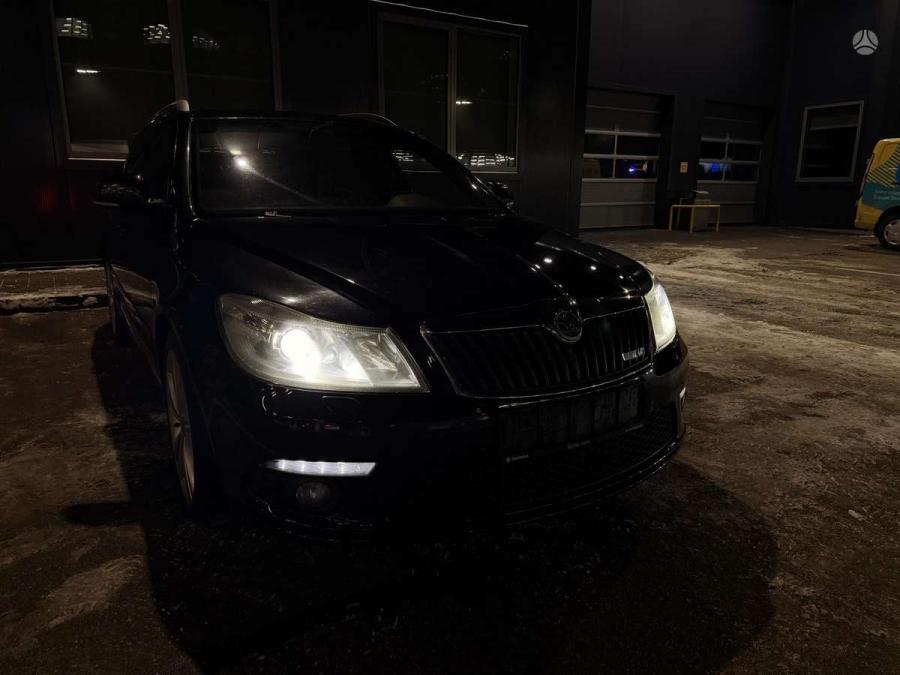 Black Skoda Octavia 2011 in Vilnius, with an engine capacity of 1.97 L and mileage of 380 thousand km for 3900 €, photo 12 on AUTOMOTO.COM.LV