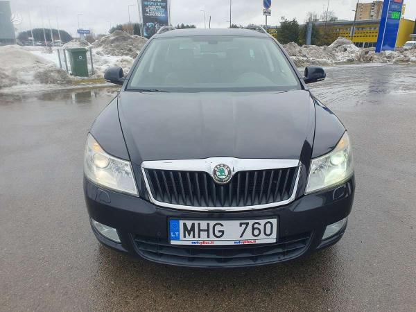 Melns Skoda Octavia 2011 Kauņa, ar dzinēja tilpumu 1.20 L un nobraukumu 288 tūkst. km par 3700 €, foto 2 vietnē AUTOMOTO.COM.LV