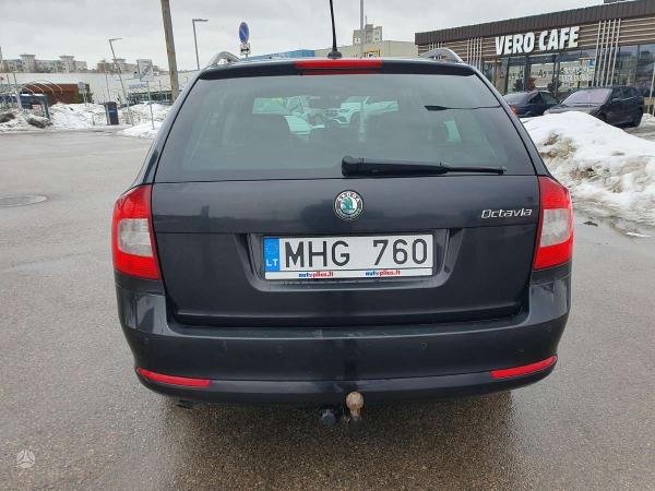 Melns Skoda Octavia 2011 Kauņa, ar dzinēja tilpumu 1.20 L un nobraukumu 288 tūkst. km par 3700 €, foto 5 vietnē AUTOMOTO.COM.LV