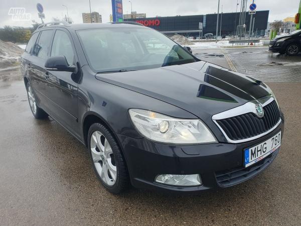 Black Skoda Octavia 2011 in Kaunas, with an engine capacity of 1.20 L and mileage of 288 thousand km for 3700 €, photo 3 on AUTOMOTO.COM.LV
