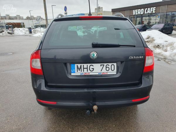 Black Skoda Octavia 2011 in Kaunas, with an engine capacity of 1.20 L and mileage of 288 thousand km for 3700 €, photo 5 on AUTOMOTO.COM.LV