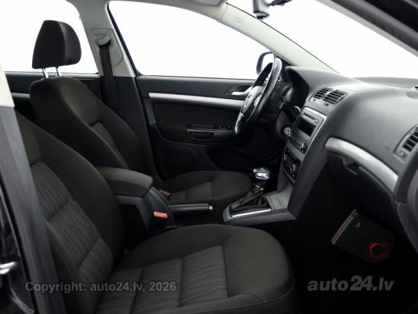 Black Skoda Octavia 2011 in Tallinn, with an engine capacity of 2.00 L and mileage of 289 thousand km for 2299 €, photo 6 on AUTOMOTO.COM.LV