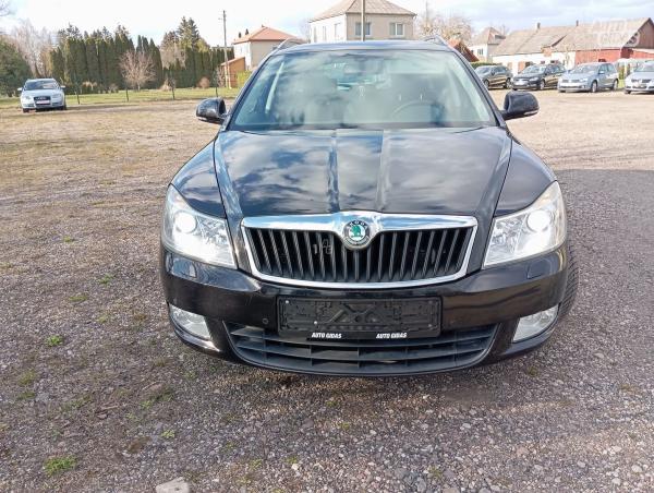 Melns Skoda Octavia 2011 Šakiai, ar dzinēja tilpumu 1.20 L un nobraukumu 211 tūkst. km par 3600 €, foto 2 vietnē AUTOMOTO.COM.LV