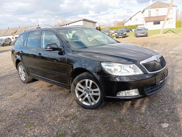 Melns Skoda Octavia 2011 Šakiai, ar dzinēja tilpumu 1.20 L un nobraukumu 211 tūkst. km par 3600 €, foto 3 vietnē AUTOMOTO.COM.LV