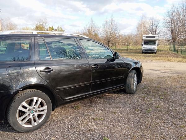Melns Skoda Octavia 2011 Šakiai, ar dzinēja tilpumu 1.20 L un nobraukumu 211 tūkst. km par 3600 €, foto 4 vietnē AUTOMOTO.COM.LV