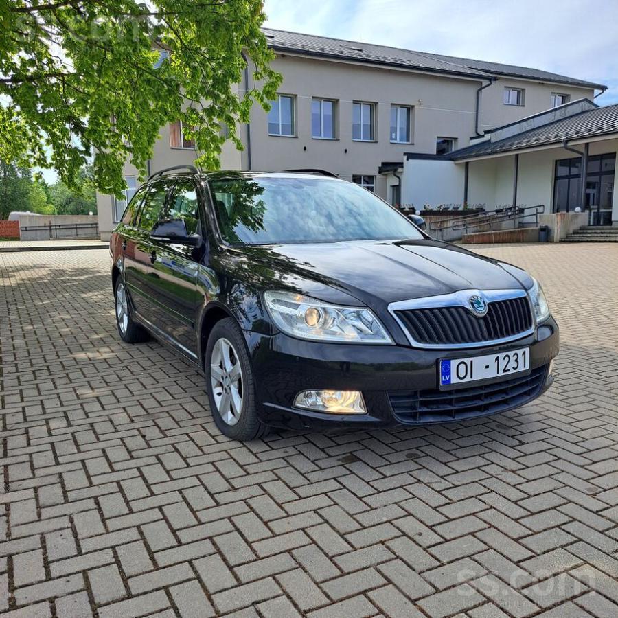 Black Skoda Octavia 2011 in Rezekne, with an engine capacity of 1.60 L and mileage of 0 thousand km for 3750 €, photo 4 on AUTOMOTO.COM.LV