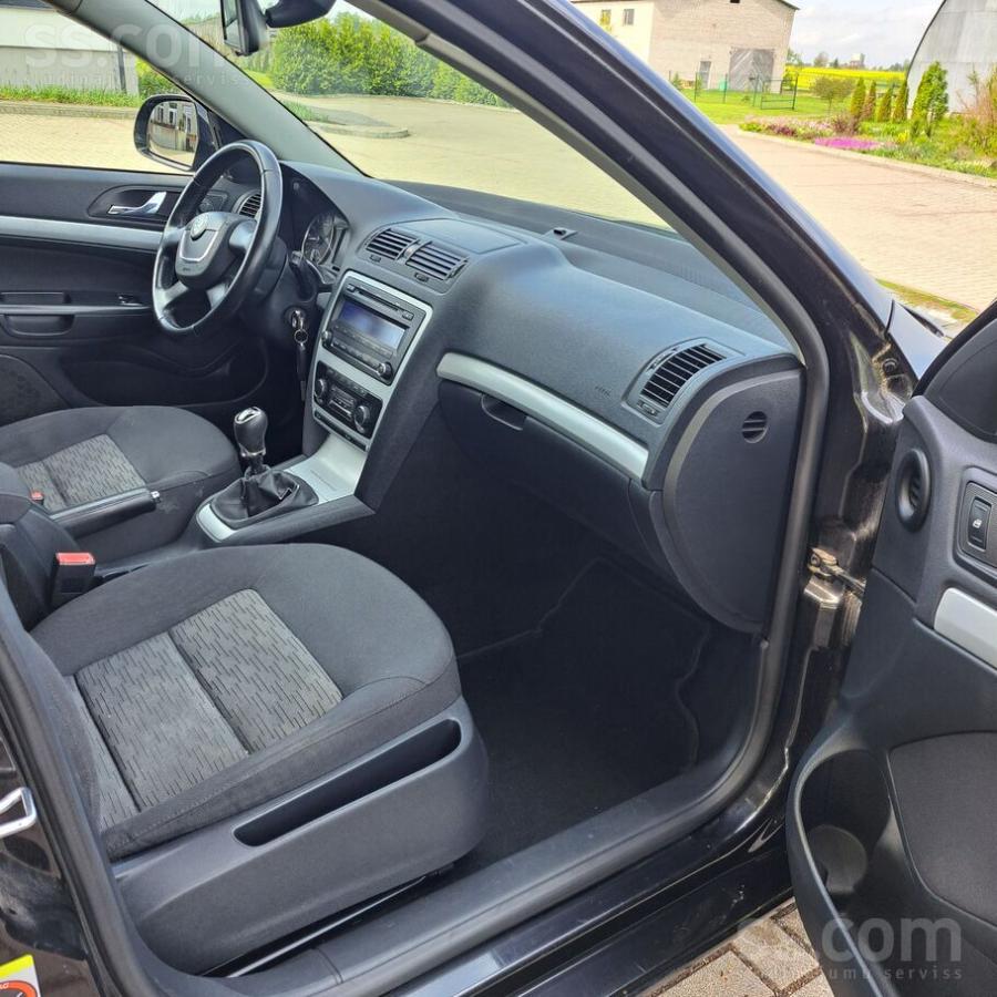Black Skoda Octavia 2011 in Rezekne, with an engine capacity of 1.60 L and mileage of 0 thousand km for 3750 €, photo 8 on AUTOMOTO.COM.LV