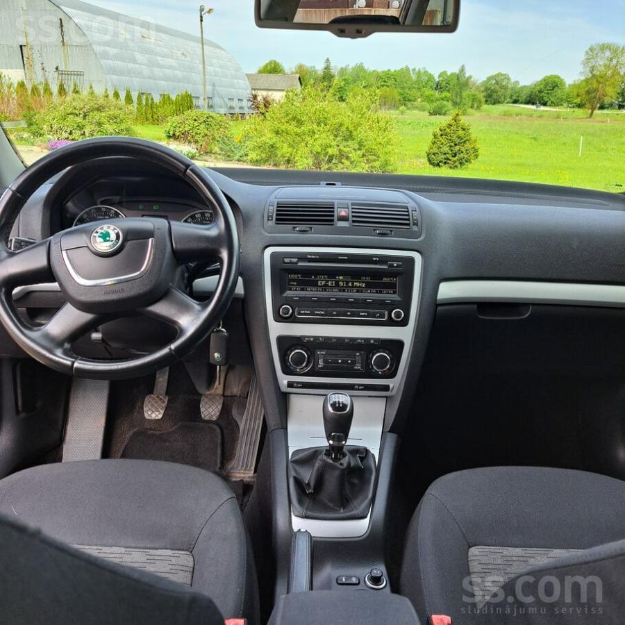 Black Skoda Octavia 2011 in Rezekne, with an engine capacity of 1.60 L and mileage of 0 thousand km for 3750 €, photo 11 on AUTOMOTO.COM.LV
