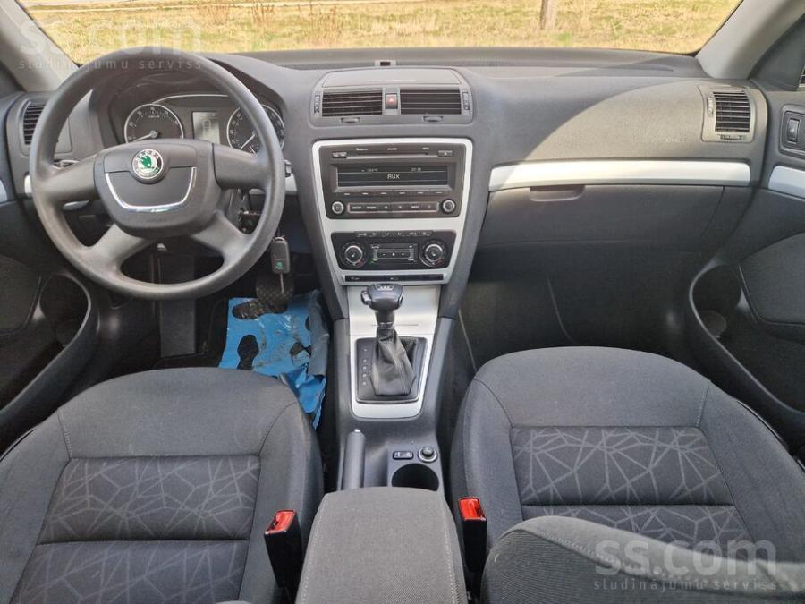 Melns Skoda Octavia 2011 Ogre, ar dzinēja tilpumu 1.60 L un nobraukumu 231 tūkst. km par 5650 €, foto 11 vietnē AUTOMOTO.COM.LV