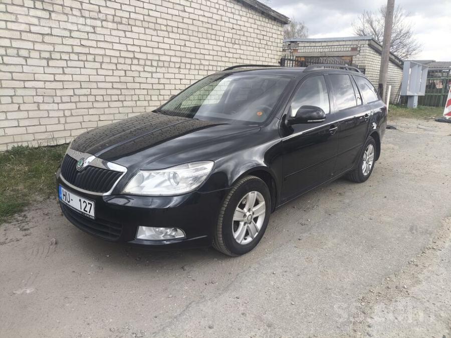 Black Skoda Octavia 2011 in Riga, with an engine capacity of 1.60 L and mileage of 325 thousand km for 2050 €, photo 1 on AUTOMOTO.COM.LV