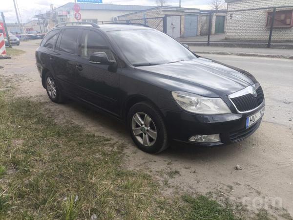 Black Skoda Octavia 2011 in Riga, with an engine capacity of 1.60 L and mileage of 325 thousand km for 2050 €, photo 3 on AUTOMOTO.COM.LV